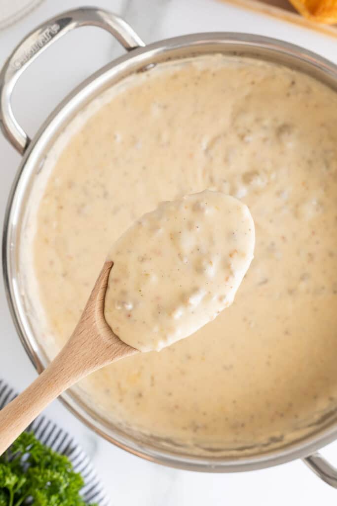 Easy Sawmill Gravy Recipe Ready in 30 Minutes