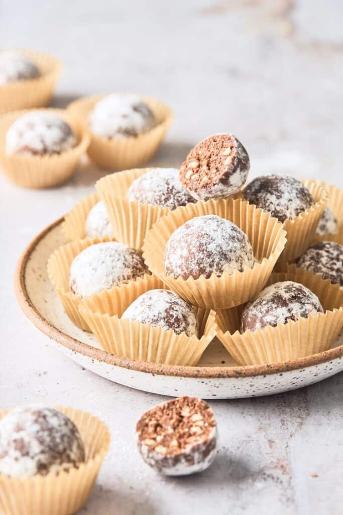 Old-Fashioned Bourbon Balls - Grandbaby Cakes