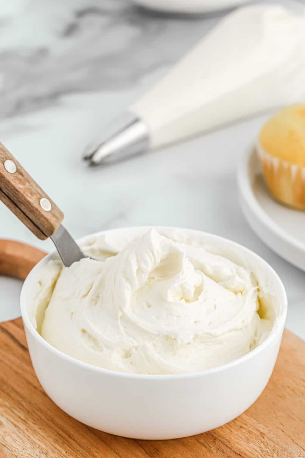 The Fluffiest American Buttercream Recipe (With How To Video ...